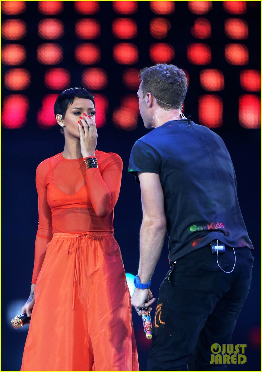 Rihanna: Paralympics Closing Ceremony Performance with Coldplay - Watch ...