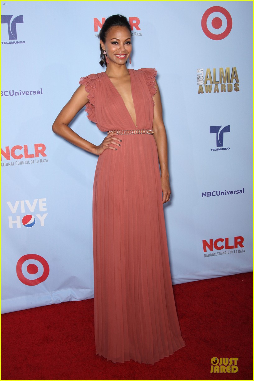 Zoe Saldana & Tyler Posey: ALMA Awards!: Photo 2723271 | Zoe Saldana ...