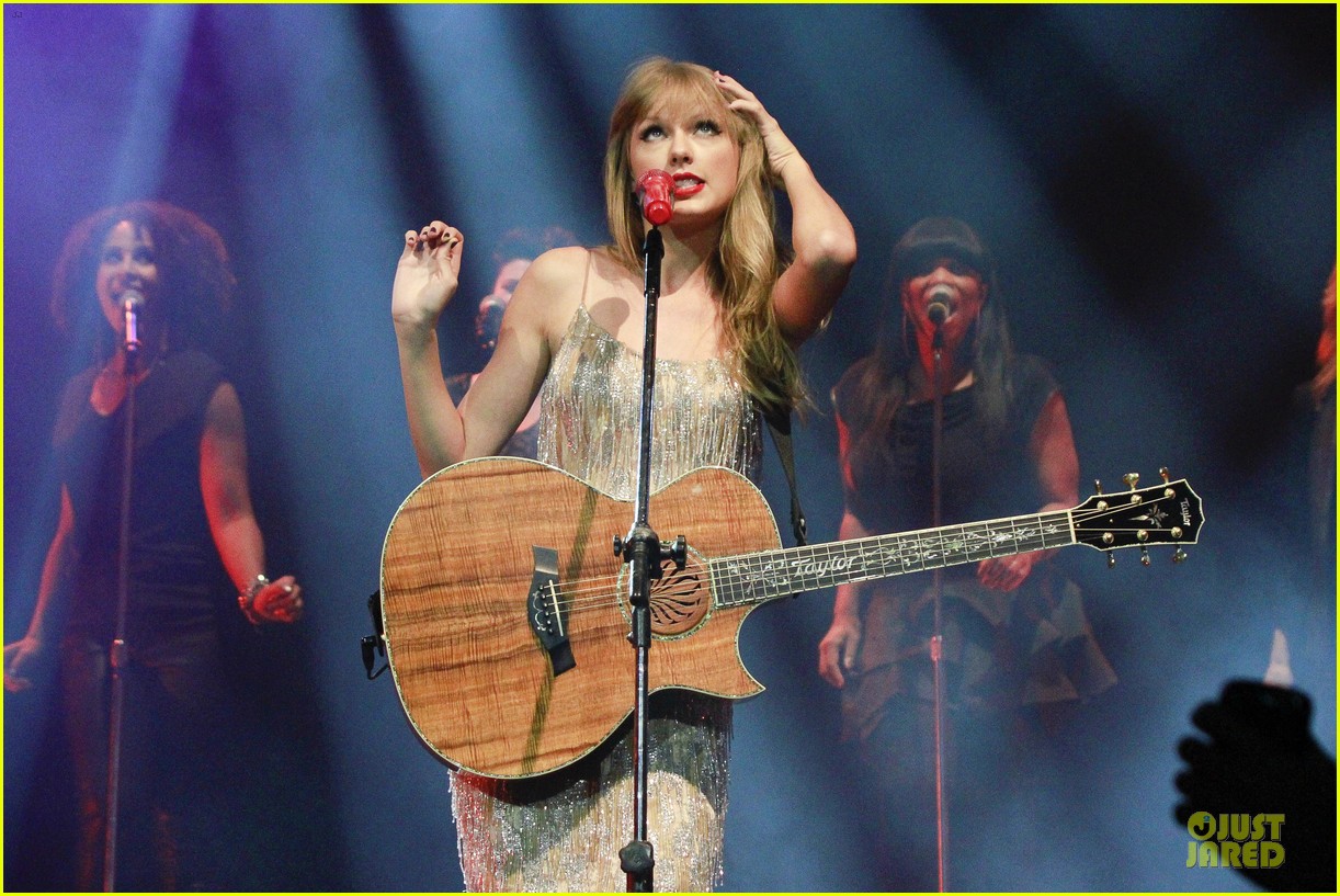 Taylor Swift: Rockin' Rio!: Photo 2721890 | Taylor Swift Photos | Just ...