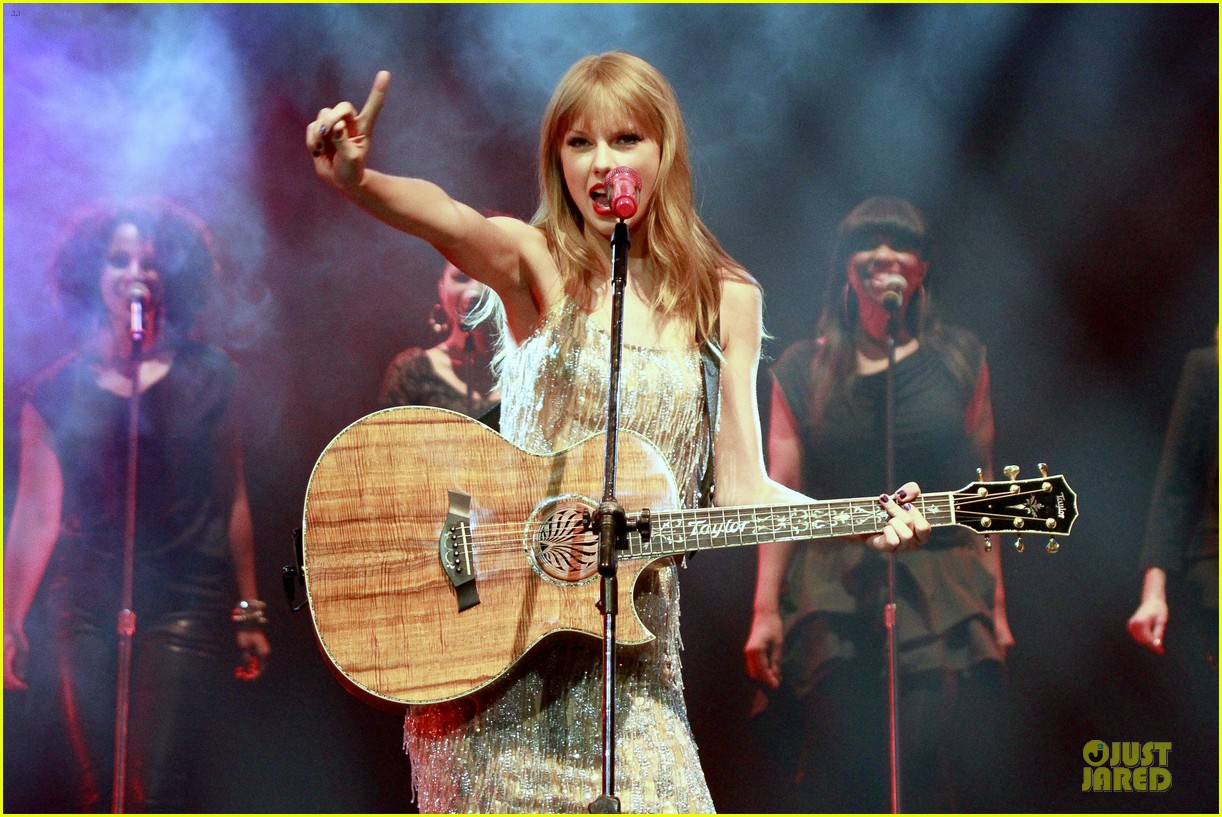 Taylor Swift: Rockin' Rio!: Photo 2721906 | Taylor Swift Photos | Just ...