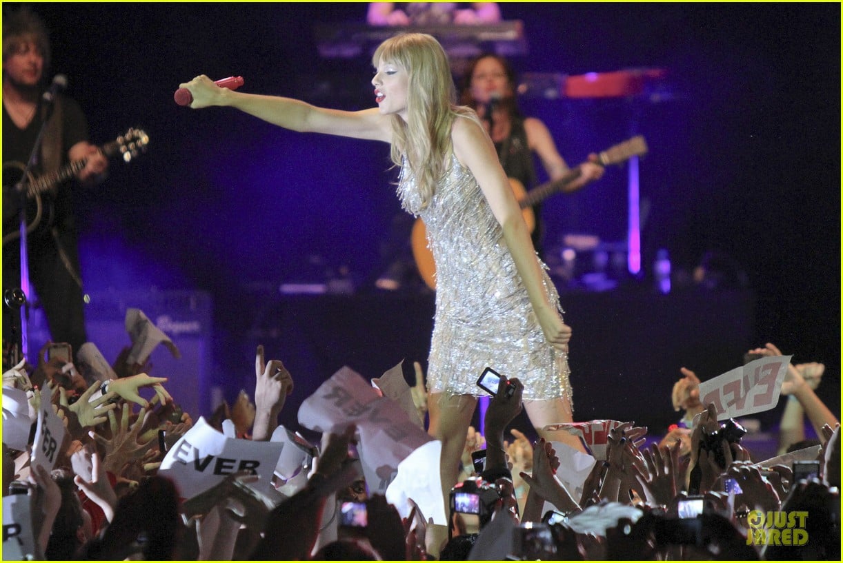 Taylor Swift: Rockin' Rio!: Photo 2721907 | Taylor Swift Photos | Just ...