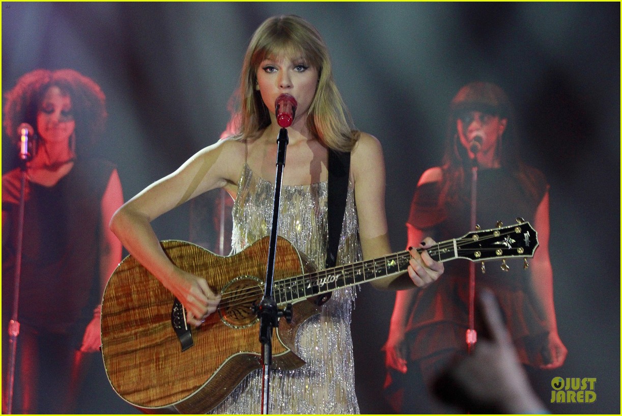 Taylor Swift: Rockin' Rio!: Photo 2721914 | Taylor Swift Photos | Just ...