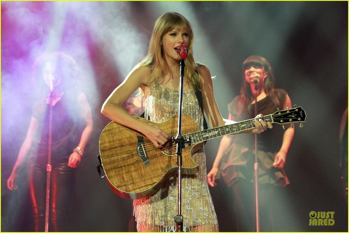 Taylor Swift: Rockin' Rio!: Photo 2721918 | Taylor Swift Photos | Just ...