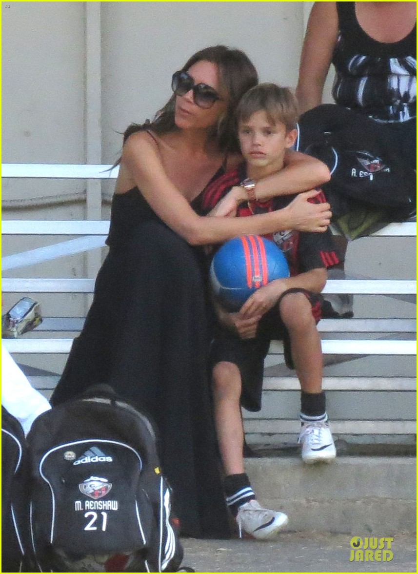 Victoria Beckham: Spectator at Son's Soccer Game!: Photo 2730797 ...