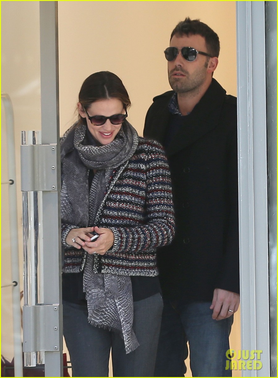 Ben Affleck & Jennifer Garner Hold Hands in Paris!: Photo 2738585 | Ben ...