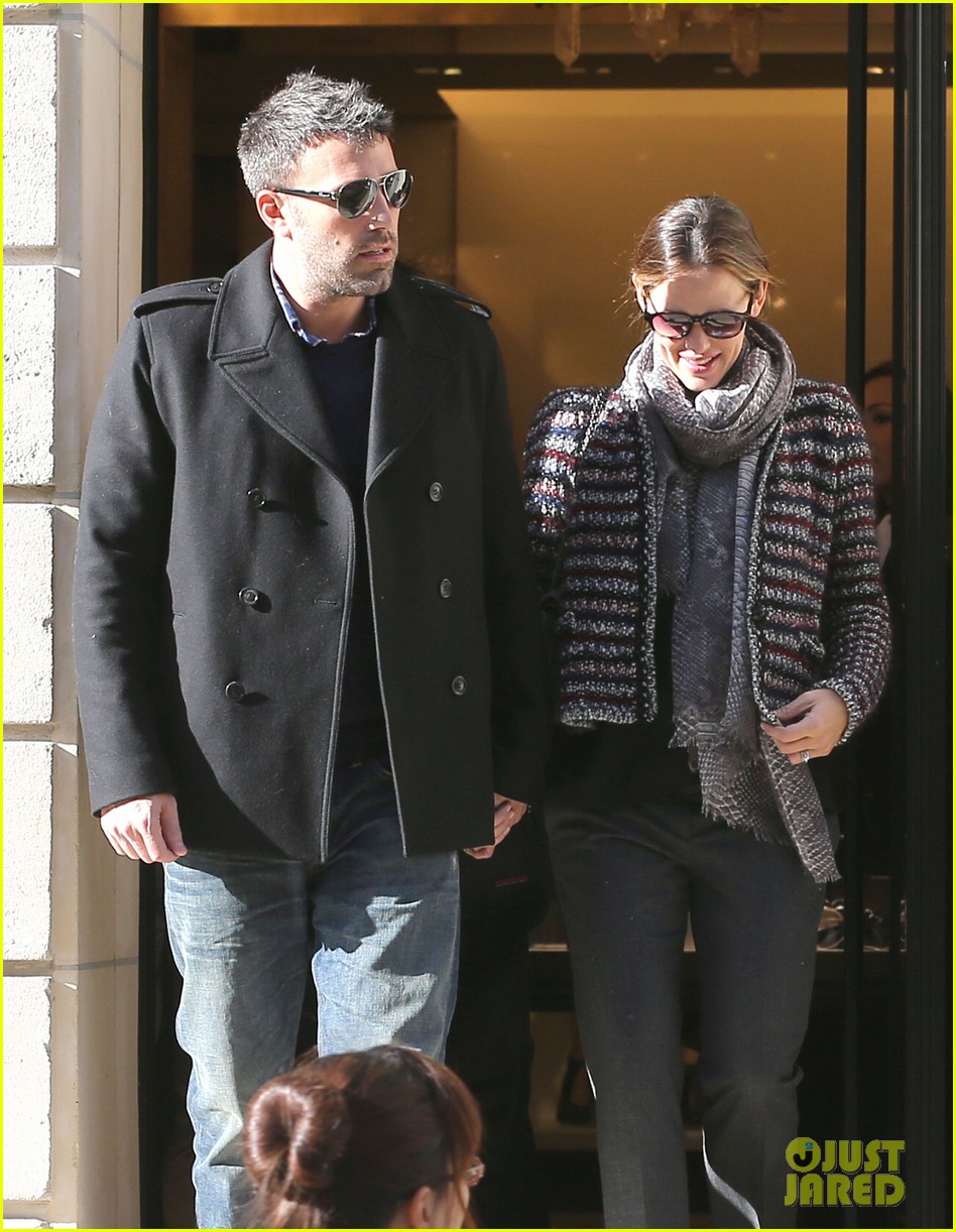 Ben Affleck & Jennifer Garner Hold Hands in Paris!: Photo 2738588 | Ben ...