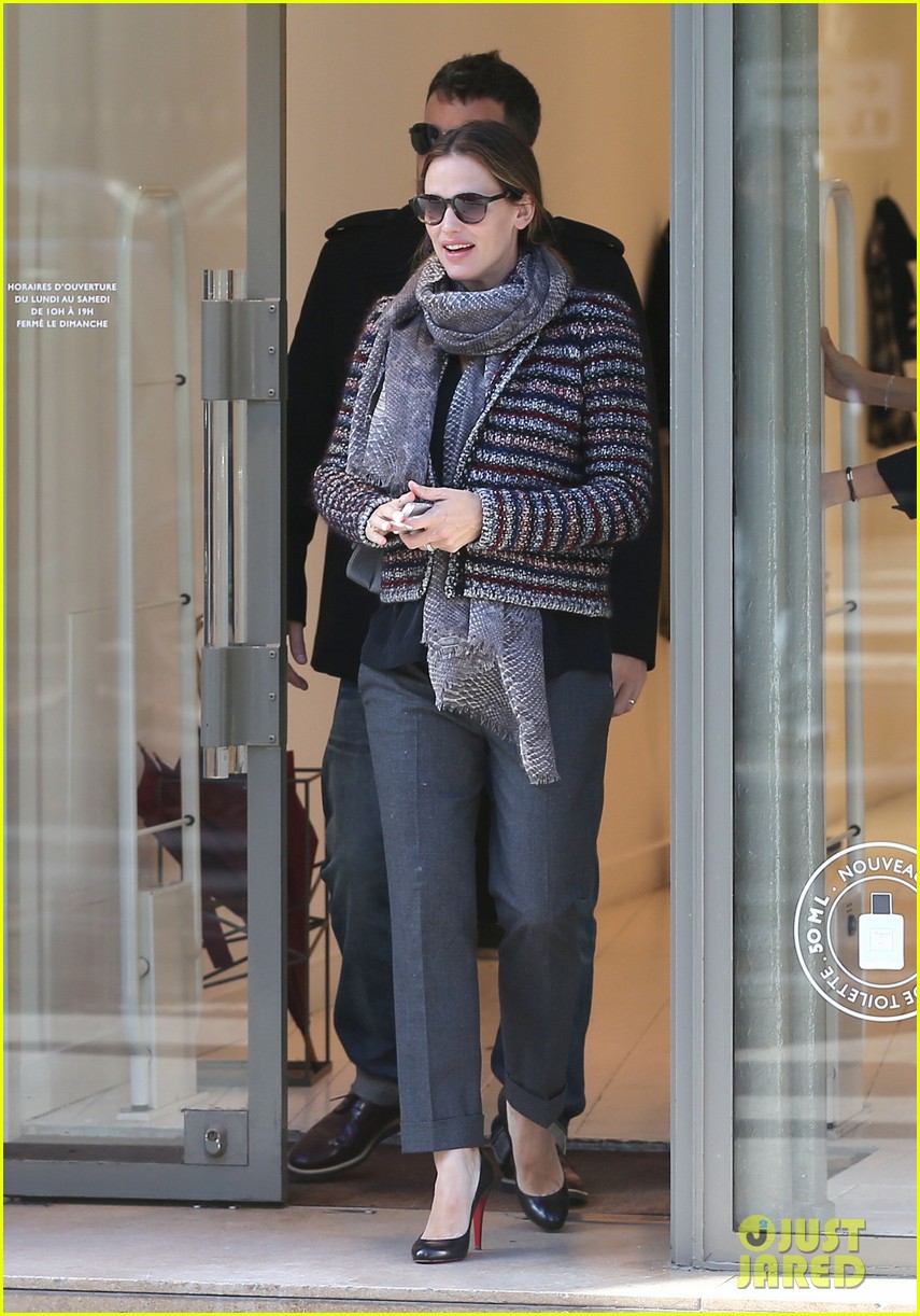 Ben Affleck & Jennifer Garner Hold Hands in Paris!: Photo 2738605 | Ben ...