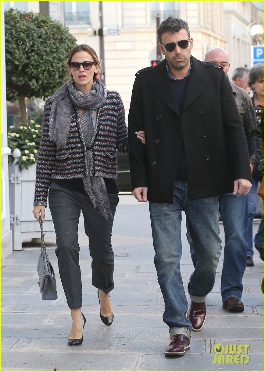 Ben Affleck & Jennifer Garner Hold Hands in Paris!: Photo 2738607 | Ben ...