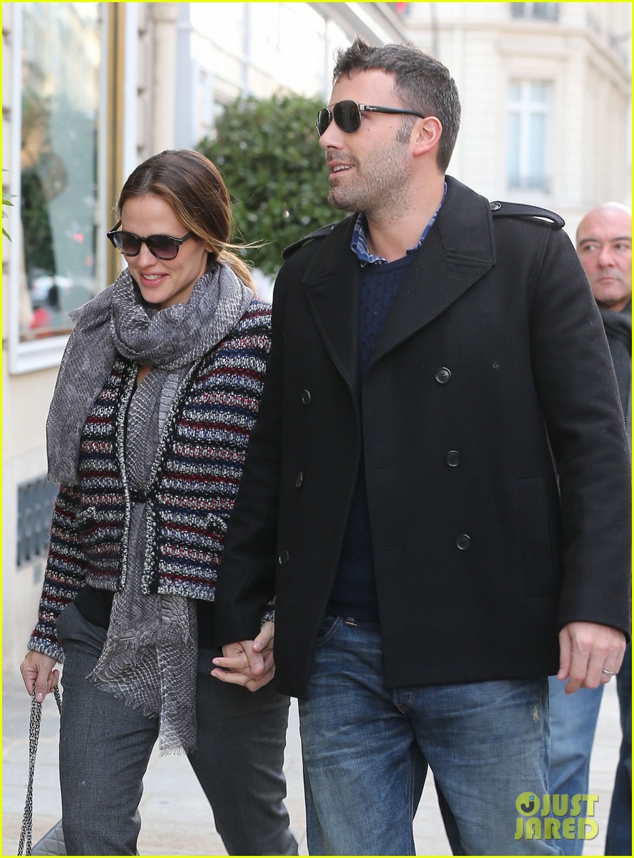Ben Affleck & Jennifer Garner Hold Hands in Paris!: Photo 2738615 | Ben ...