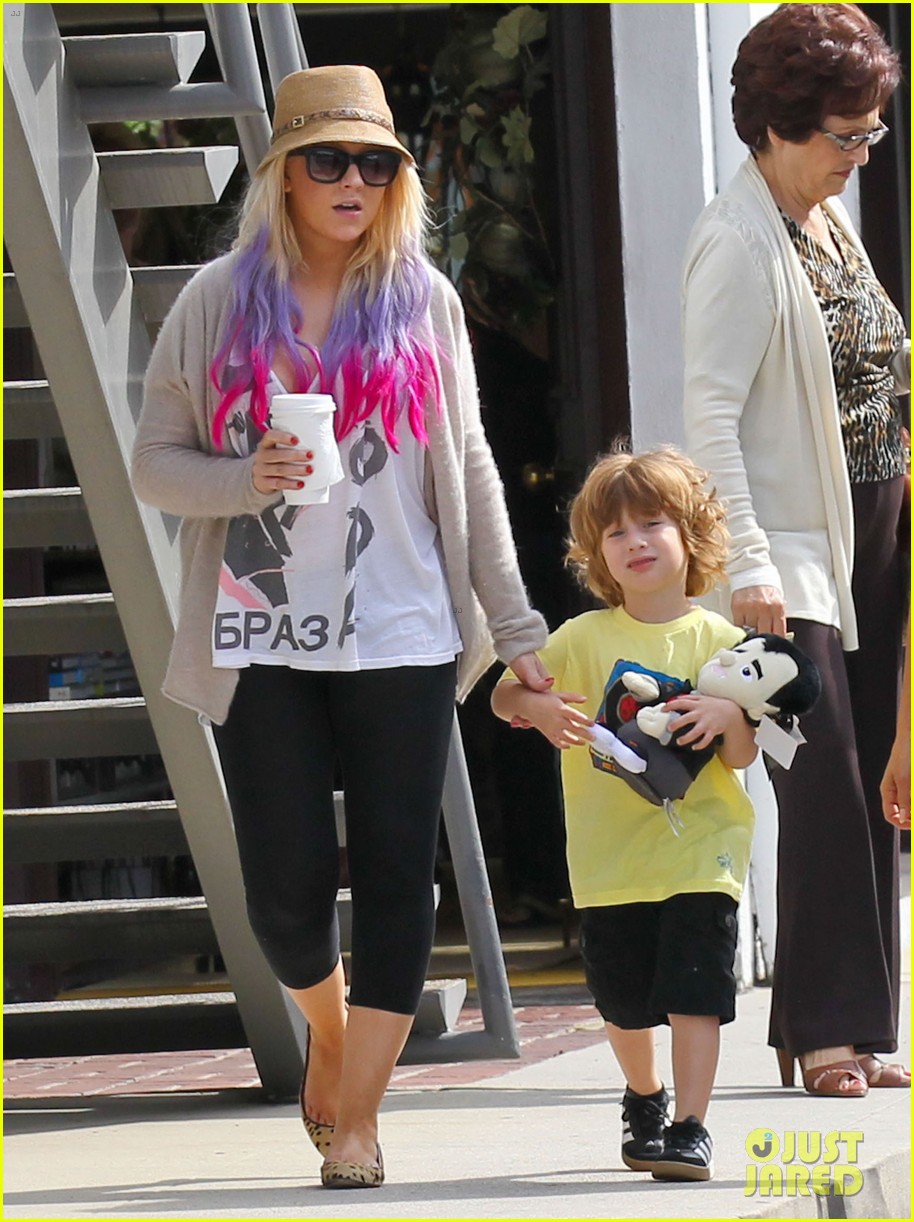 Christina Aguilera & Matthew Rutler: Shopping with Max!: Photo 2734370 | Celebrity Babies ...