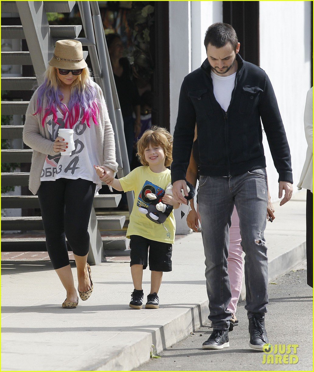 Christina Aguilera & Matthew Rutler: Shopping with Max!: Photo 2734372 | Celebrity Babies ...