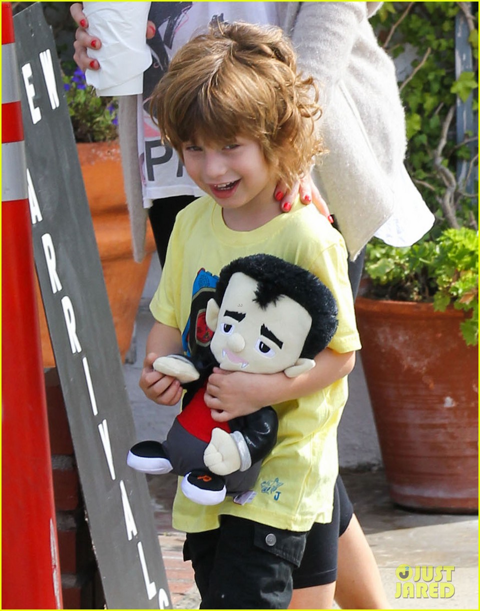 Christina Aguilera & Matthew Rutler: Shopping with Max!: Photo 2734373 ...