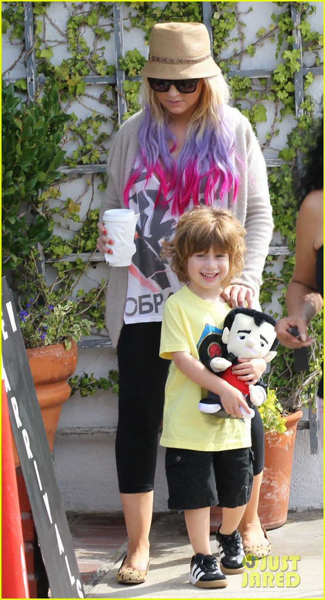 Christina Aguilera & Matthew Rutler: Shopping with Max!: Photo 2734382 ...