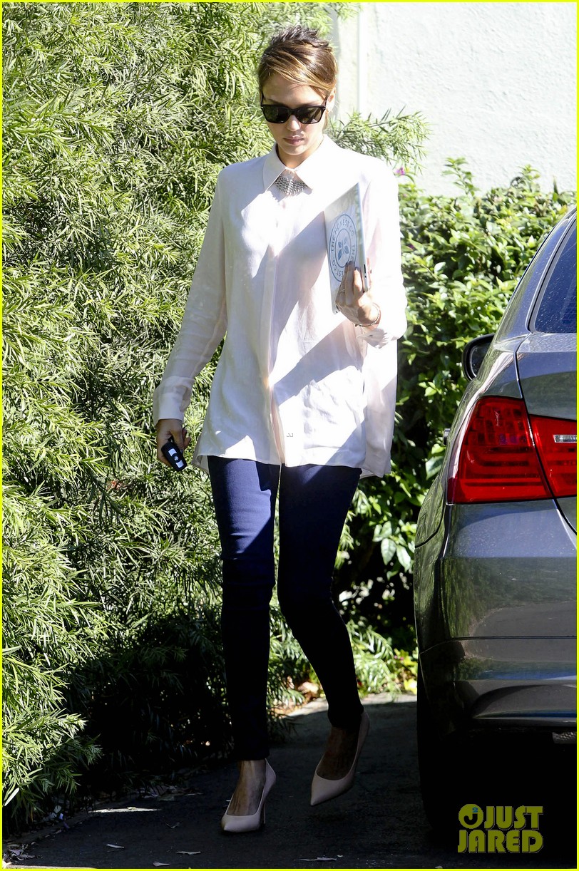 Jessica Alba: 'We All Have An Equal Voice in the Voting Booth!': Photo ...