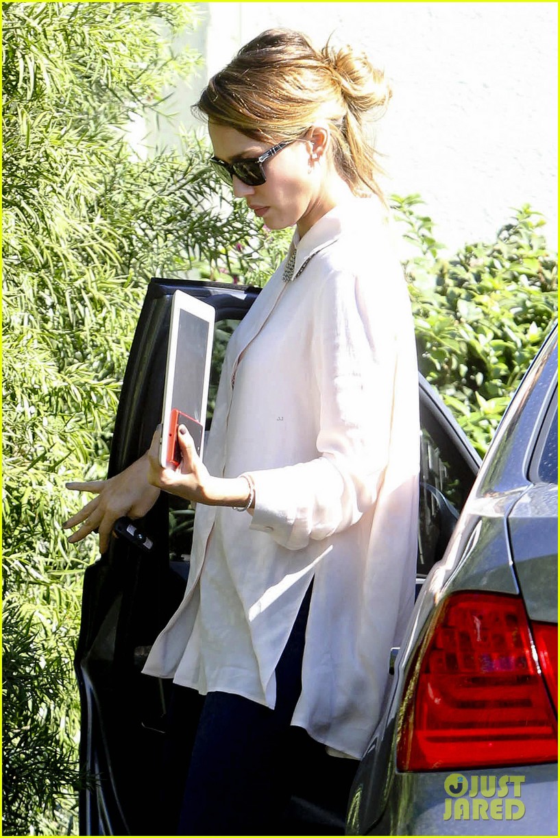 Jessica Alba: 'We All Have An Equal Voice in the Voting Booth!': Photo ...