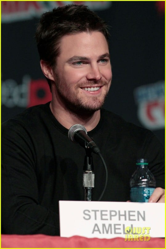 Stephen Amell: New Shirtless 'Arrow' Posters!: Photo 2739279 | Katie ...