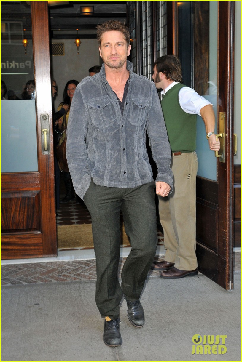 Gerard Butler Recalls Near Death Surfing Accident - Watch!: Photo ...