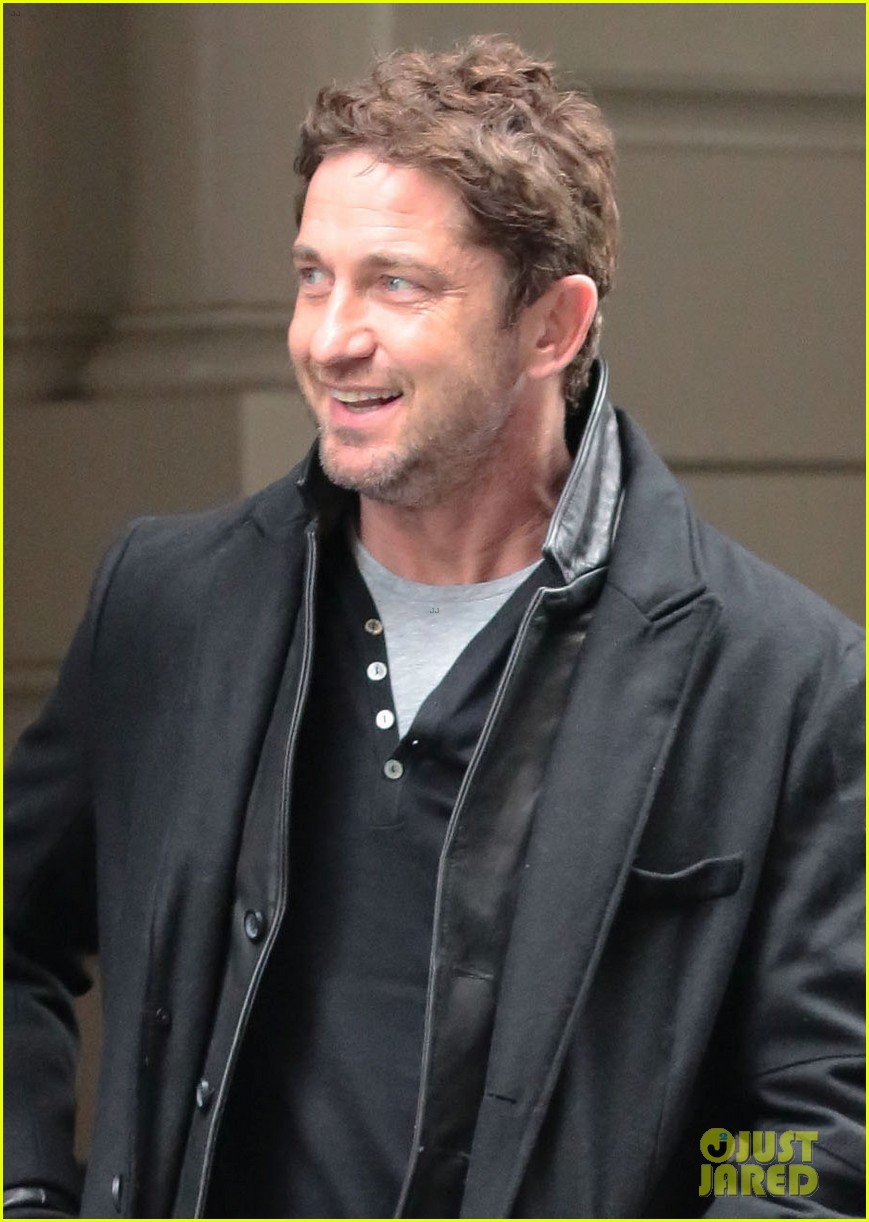 Gerard Butler's Good Looks Praised by Jon Stewart: Photo 2744231 ...
