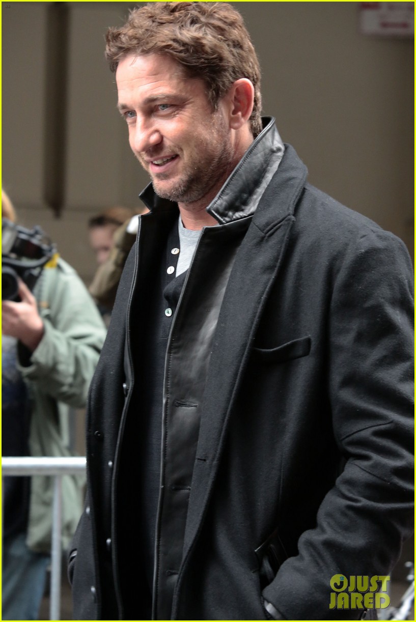 Gerard Butler's Good Looks Praised by Jon Stewart: Photo 2744232 ...