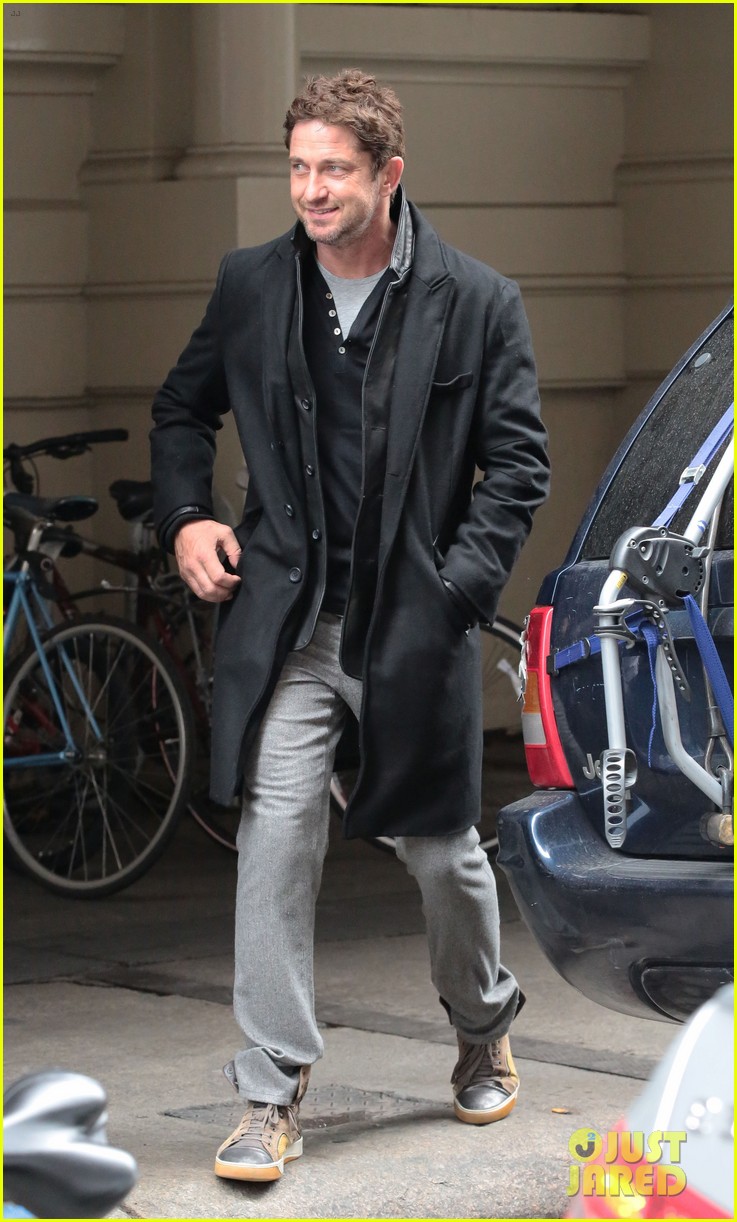 Gerard Butler's Good Looks Praised by Jon Stewart: Photo 2744237 ...