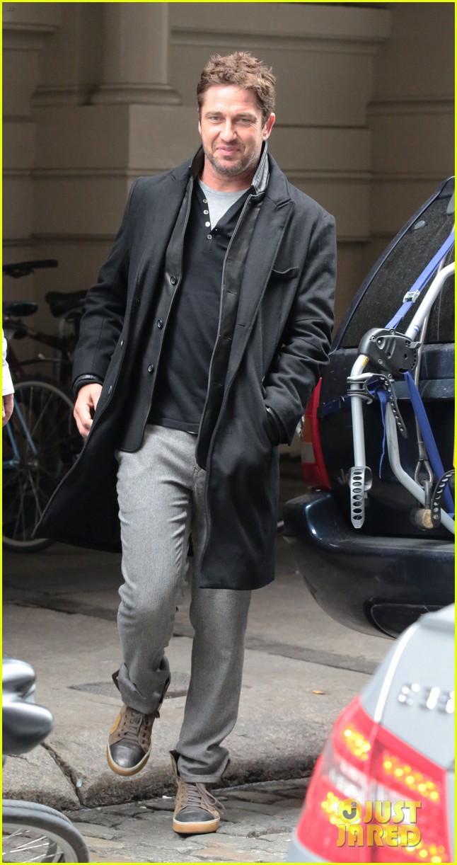 Gerard Butler's Good Looks Praised by Jon Stewart: Photo 2744238 ...