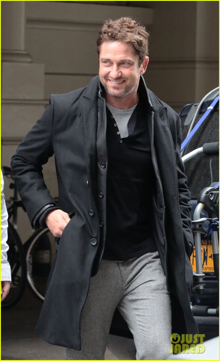 Gerard Butler's Good Looks Praised by Jon Stewart: Photo 2744239 ...