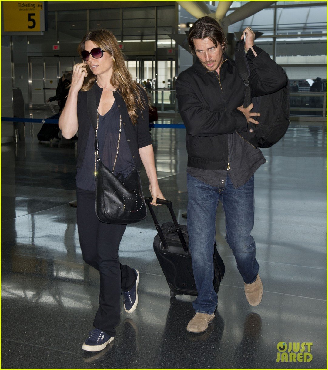 Christian Bale: JFK Airport Arrival with Sibi Blazic: Photo 2745024 ...