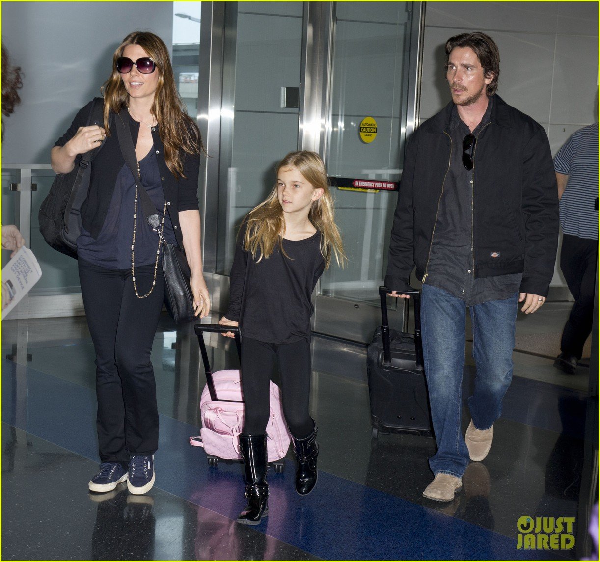 Christian Bale: JFK Airport Arrival with Sibi Blazic: Photo 2745026 ...