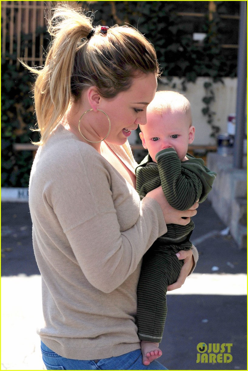 Hilary Duff: Quick Errands with Luca!: Photo 2737046 | Celebrity Babies ...