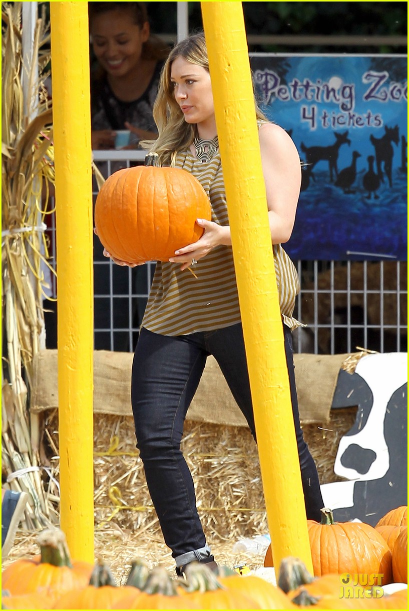 Hilary Duff & Mike Comrie: Luca's First Mr. Bones Pumpkin Patch!: Photo 2738211 | Celebrity ...