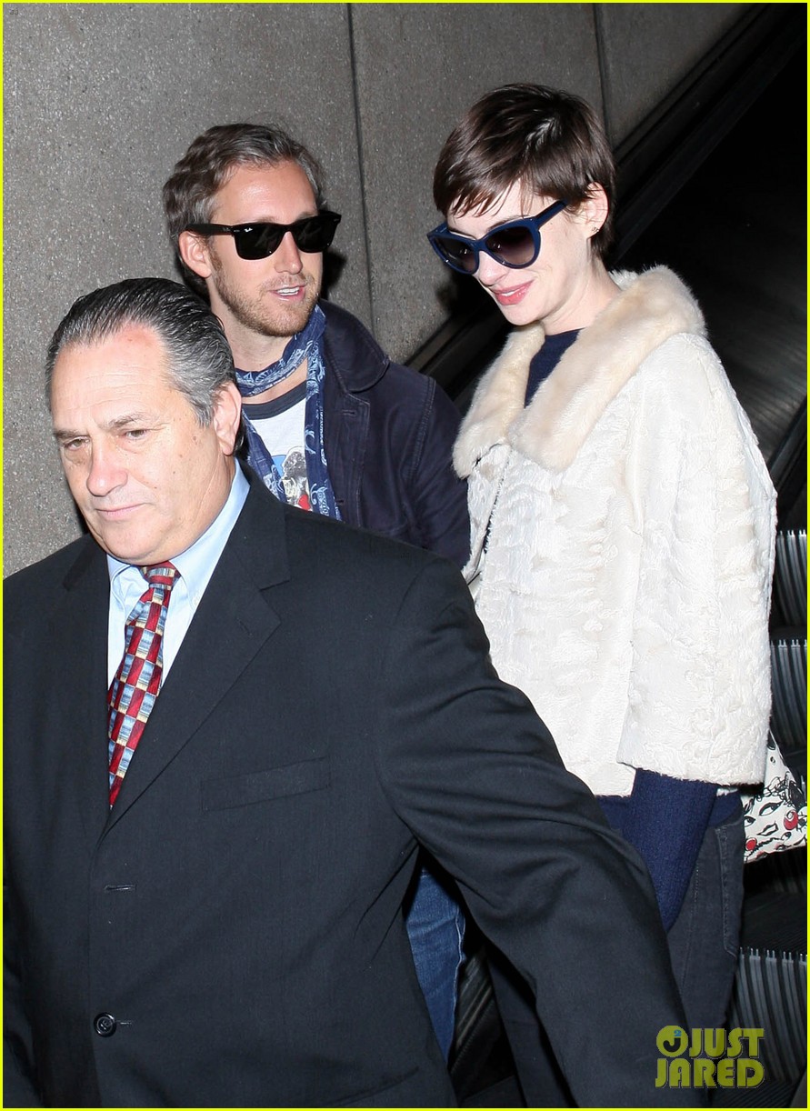 Anne Hathaway: Wedding Photos to Benefit Gay Marriage!: Photo 2742539 ...