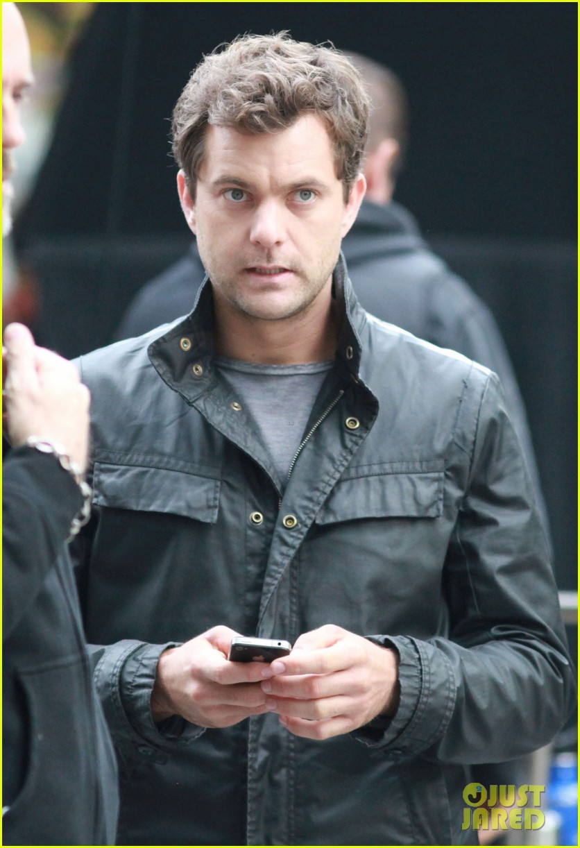 Photo: joshua jackson fringe set 02 | Photo 2731543 | Just Jared