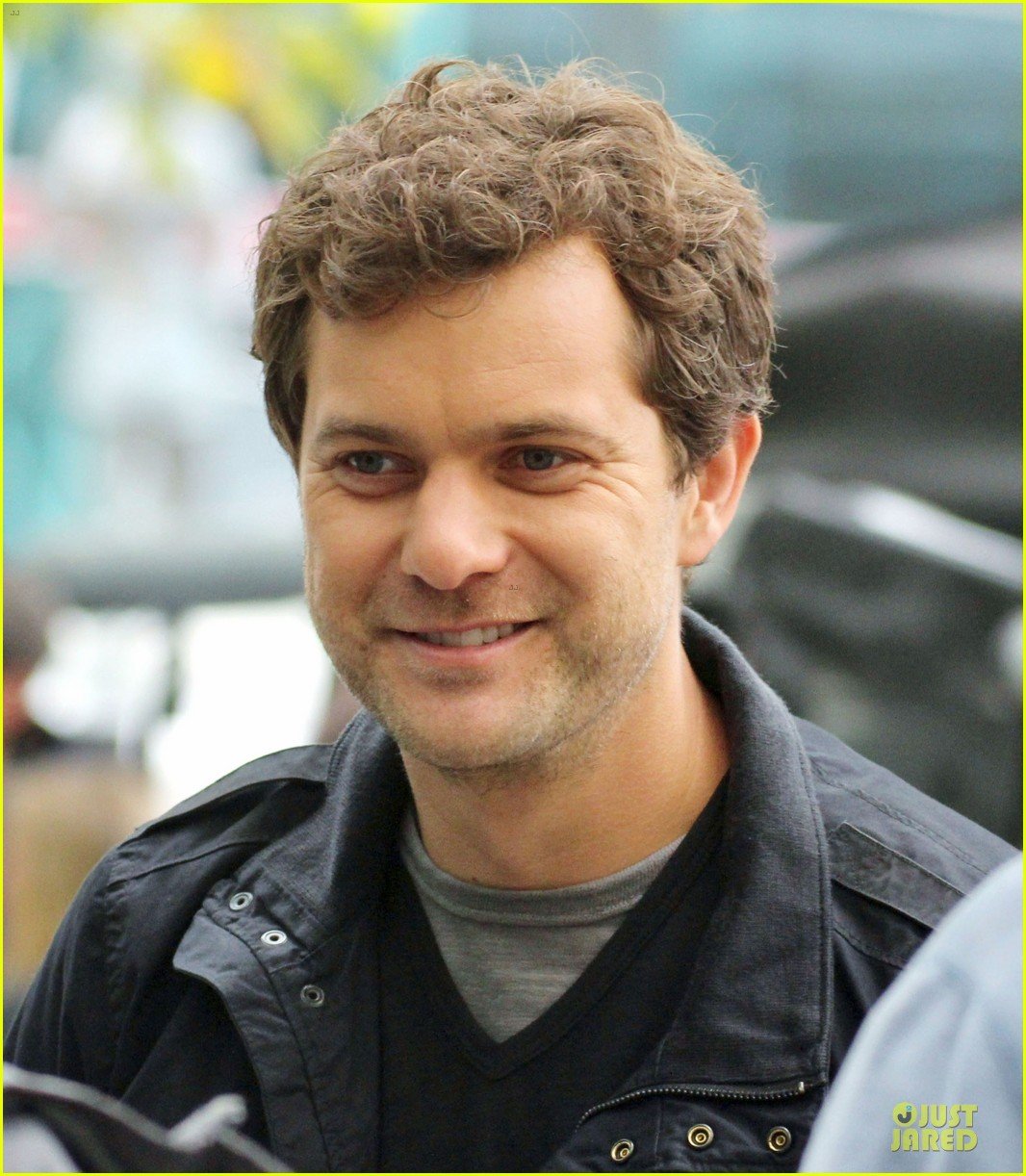 Joshua Jackson Stretches on 'Fringe' Set!: Photo 2739064 | Joshua ...
