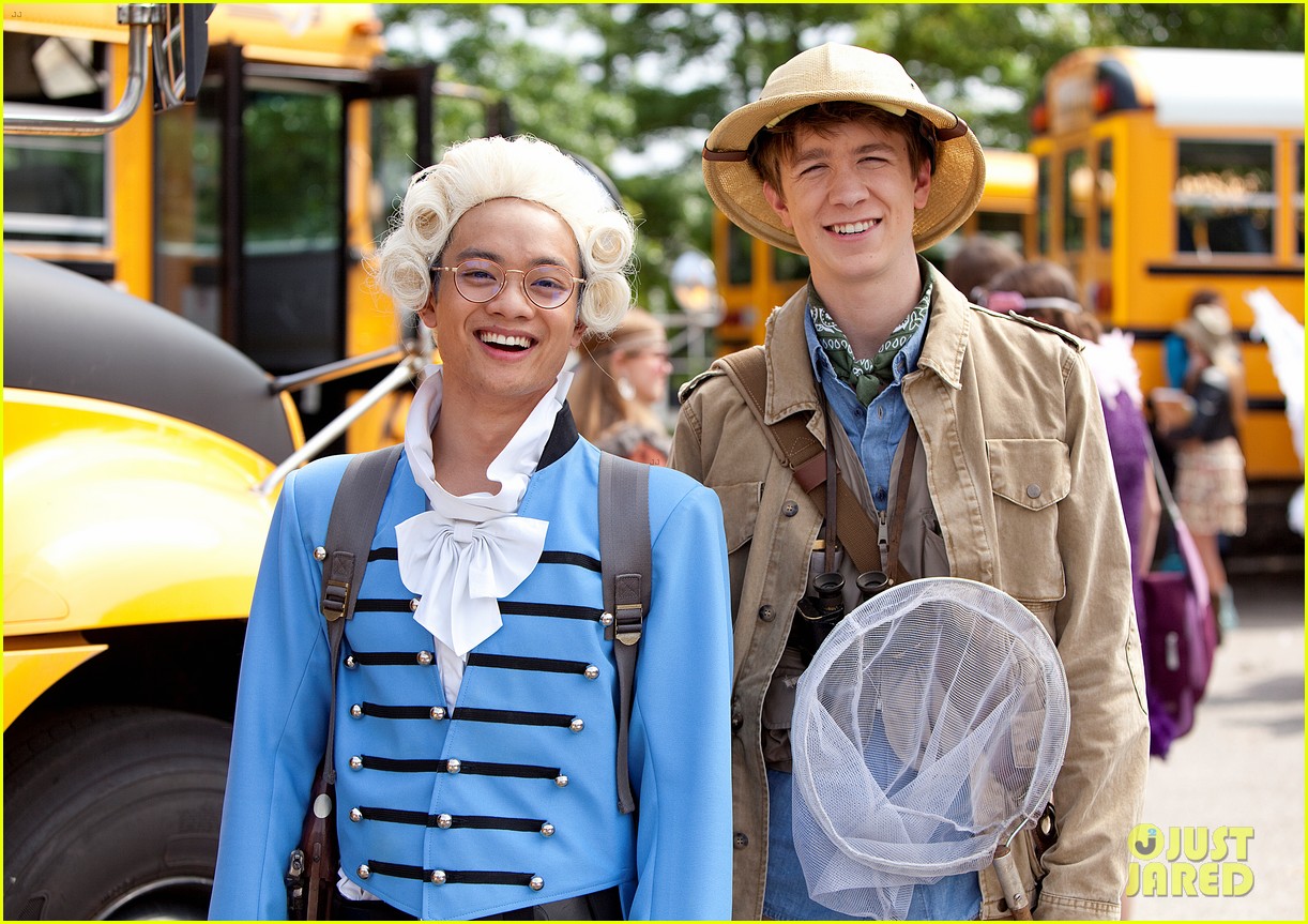 Victoria Justice & Chelsea Handler: Exclusive 'Fun Size' Stills!: Photo ...