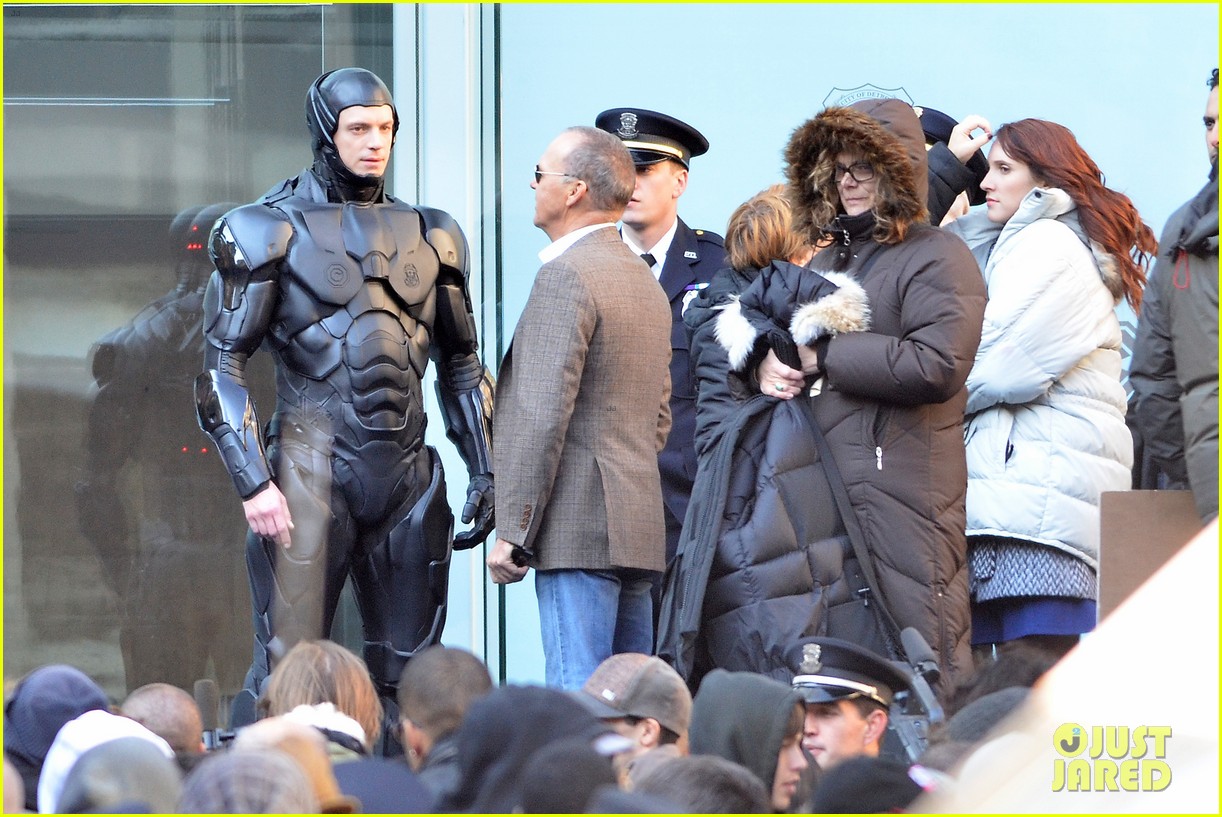 Joel Kinnaman: In Talks for Julian Assange Wikileaks Film?: Photo ...