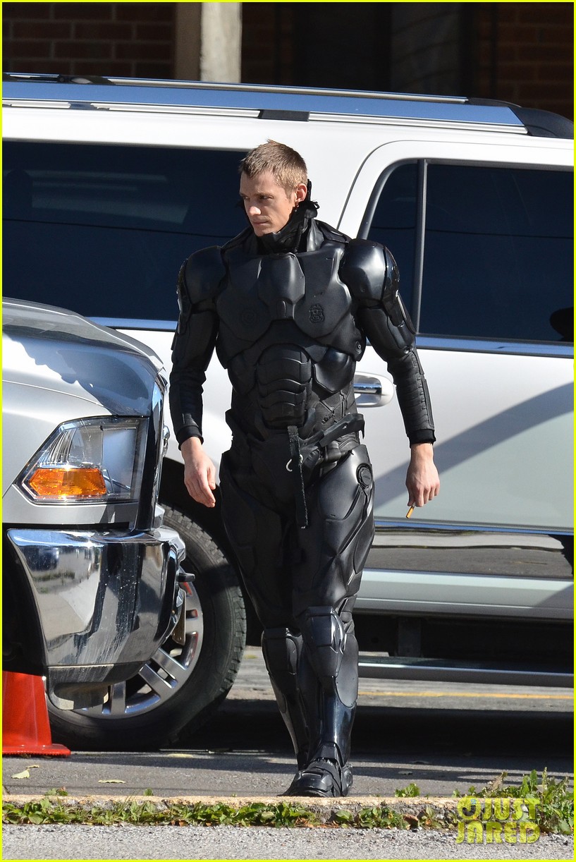 Joel Kinnaman: 'Robocop' Motorcycle Scenes!: Photo 2742768 | Photos ...