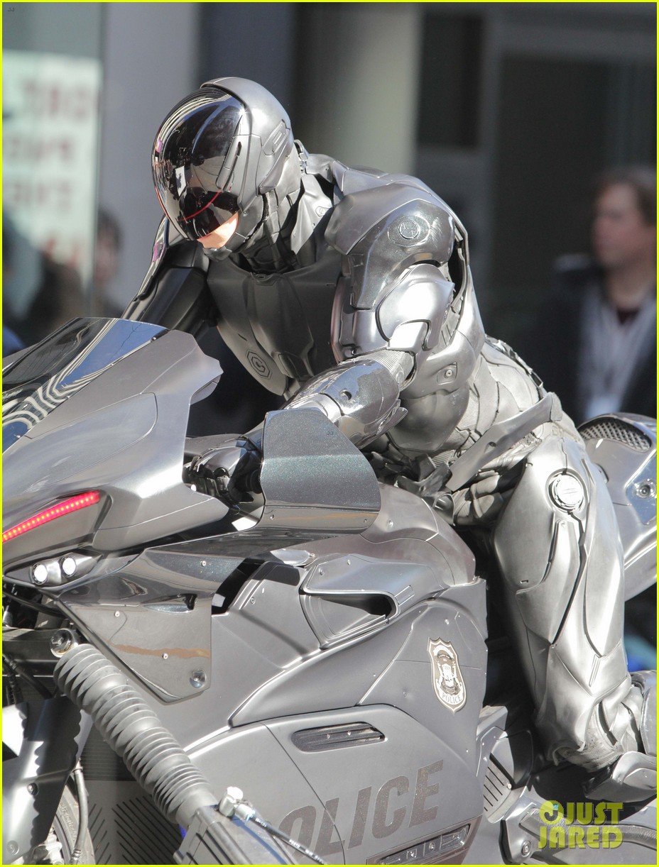 Joel Kinnaman: 'Robocop' Motorcycle Scenes!: Photo 2742770 | Photos ...