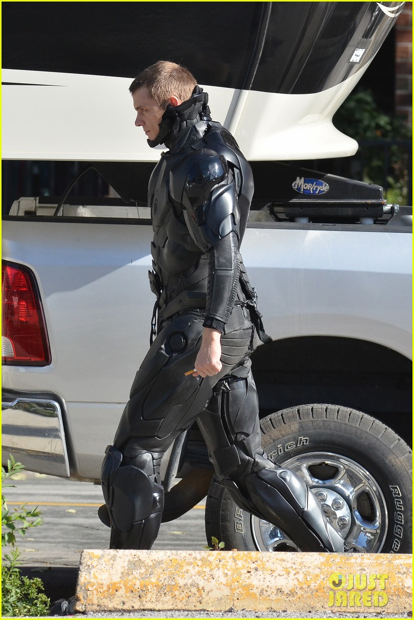 Joel Kinnaman: 'Robocop' Motorcycle Scenes!: Photo 2742779 | Photos ...