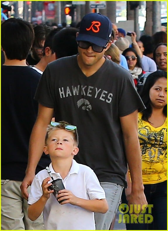 Ashton Kutcher: Low Key in Los Angeles: Photo 2738018 | Ashton Kutcher ...