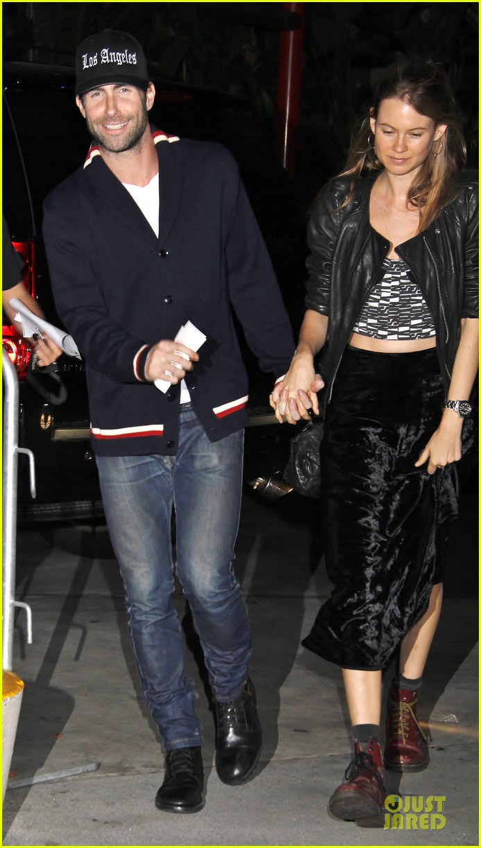 Adam Levine & Behati Prinsloo: Lakers Game Couple!: Photo 2748751 ...
