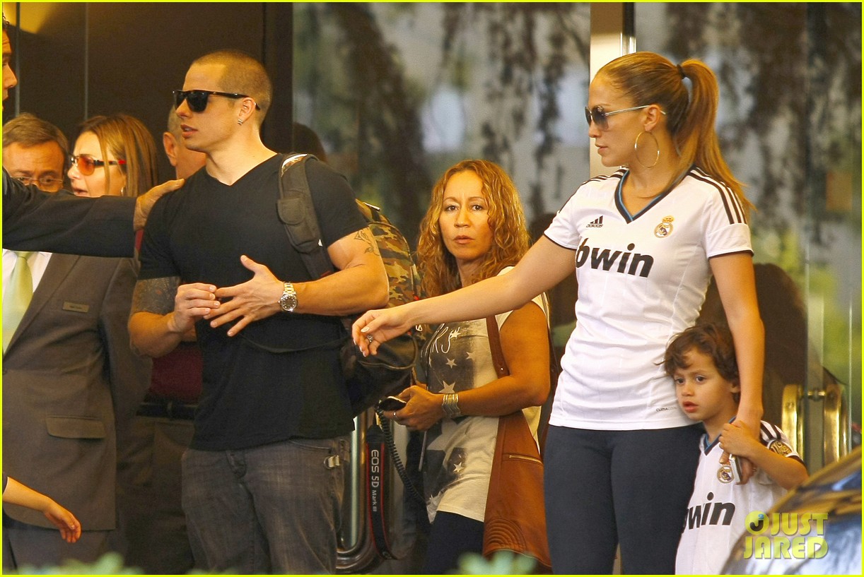 Jennifer Lopez, Max, & Emme: Hola Madrid!: Photo 2734483 | Casper Smart ...