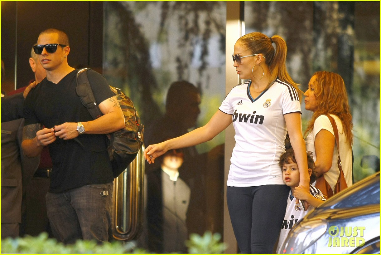 Jennifer Lopez, Max, & Emme: Hola Madrid!: Photo 2734489 | Casper Smart ...
