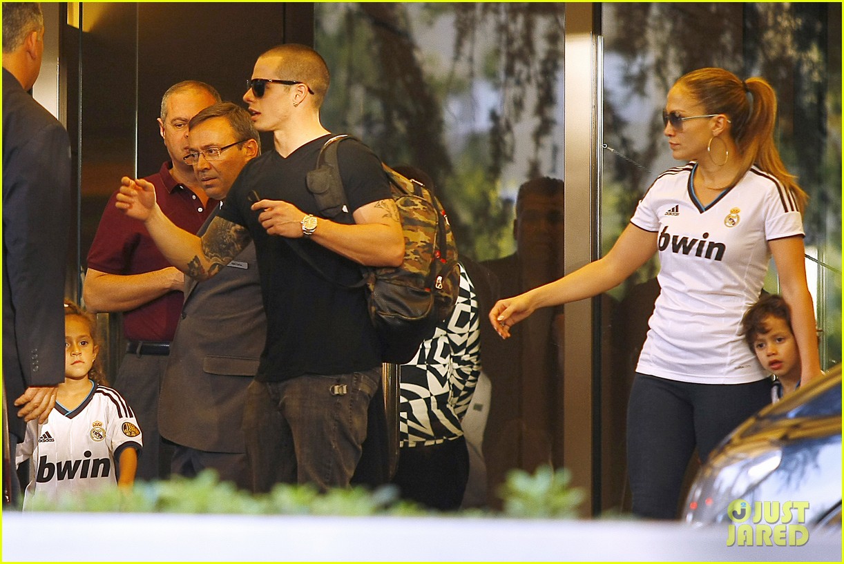 Jennifer Lopez, Max, & Emme: Hola Madrid!: Photo 2734491 | Casper Smart ...