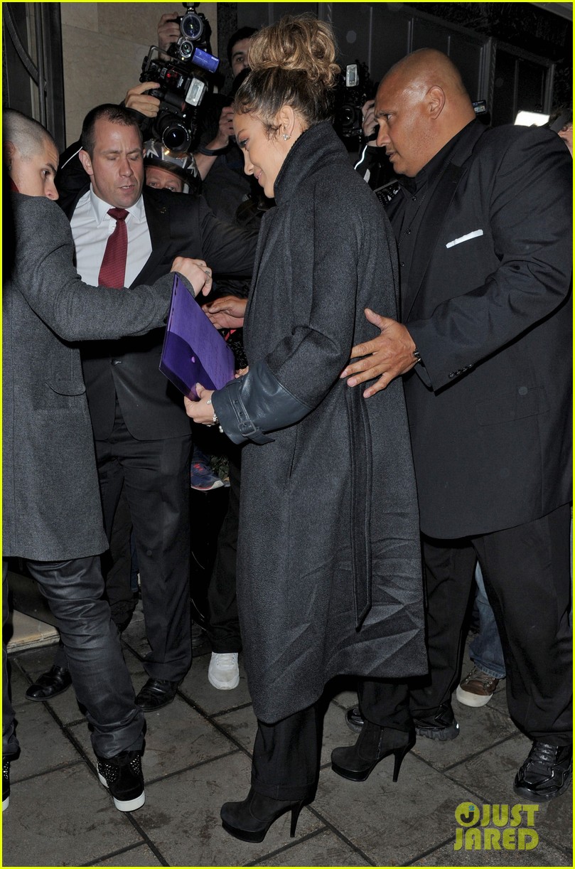 Jennifer Lopez: Wardrobe Malfunction During Concert!: Photo 2743569 ...