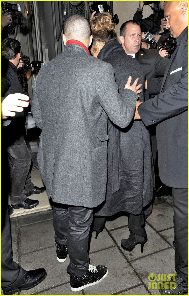 Jennifer Lopez: Wardrobe Malfunction During Concert!: Photo 2743571 ...