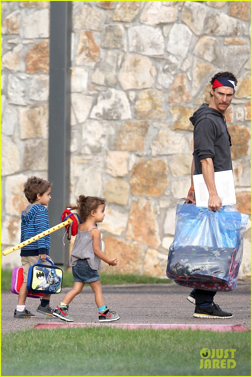 Matthew McConaughey: Monday Morning Drop Off!: Photo 2738626 | Camila ...