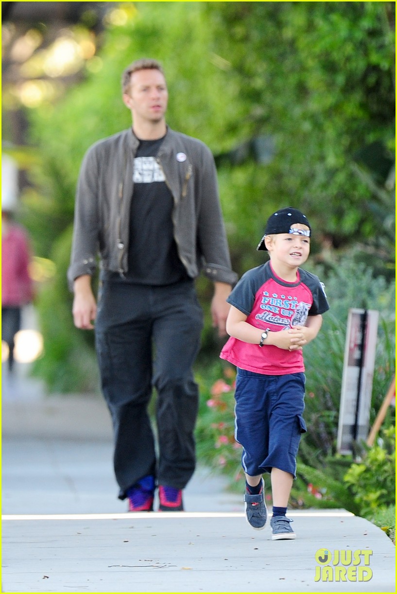 Gwyneth Paltrow & Chris Martin: Family Walk to School!: Photo 2745648 ...