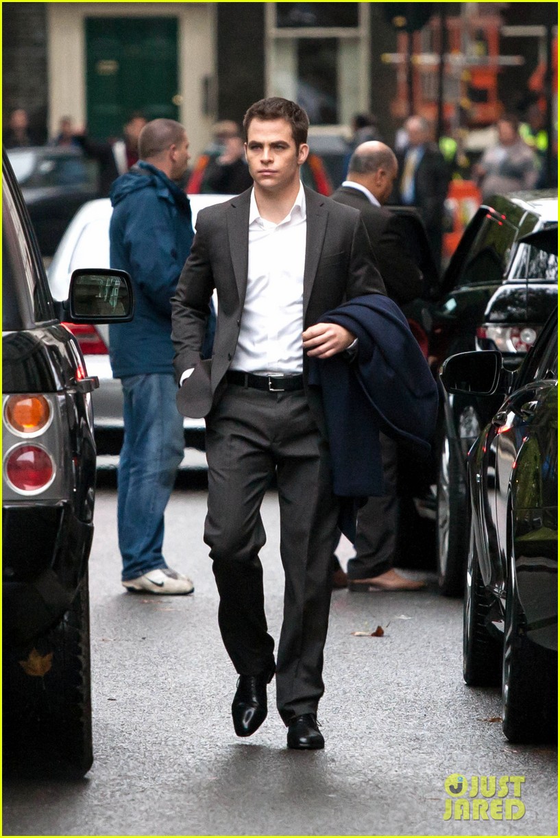 Chris Pine: 'Jack Ryan' On Set Pics!: Photo 2742013 | Chris Pine Photos ...