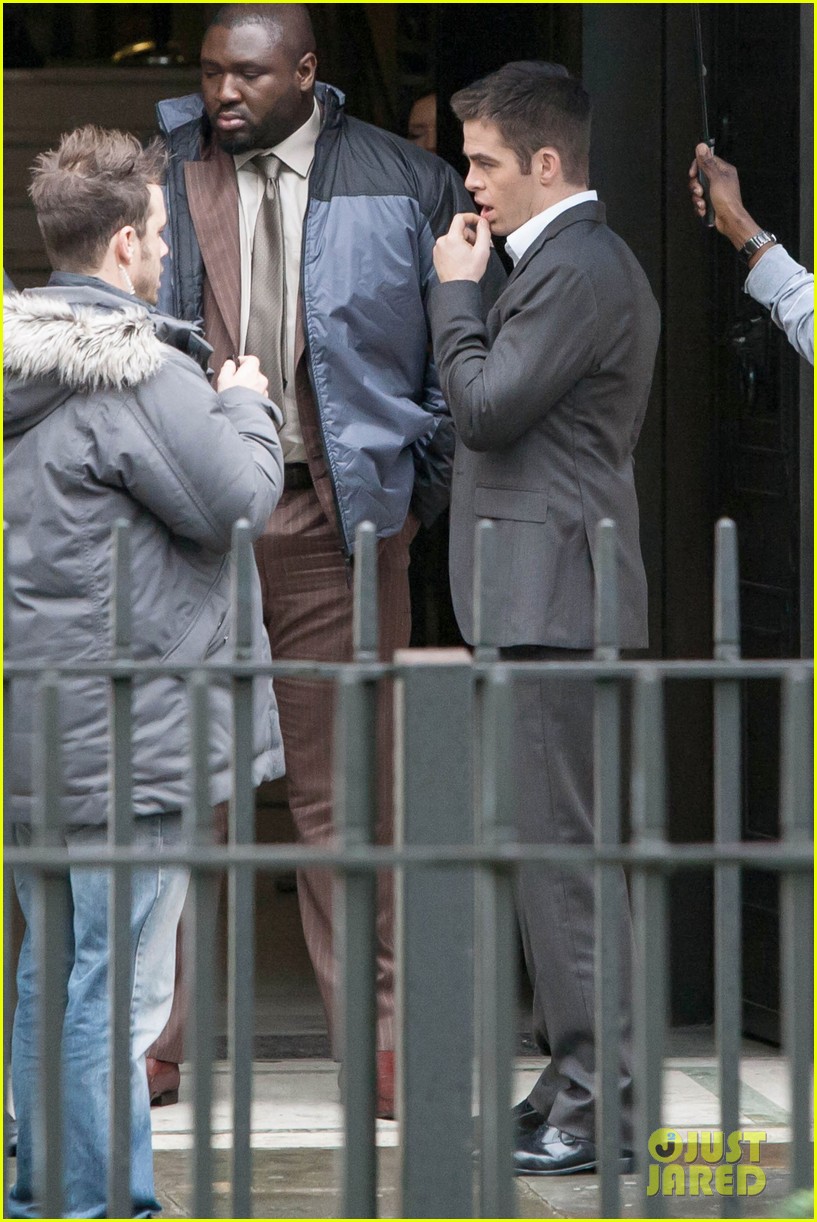 Chris Pine: 'Jack Ryan' On Set Pics!: Photo 2742019 | Chris Pine Photos ...