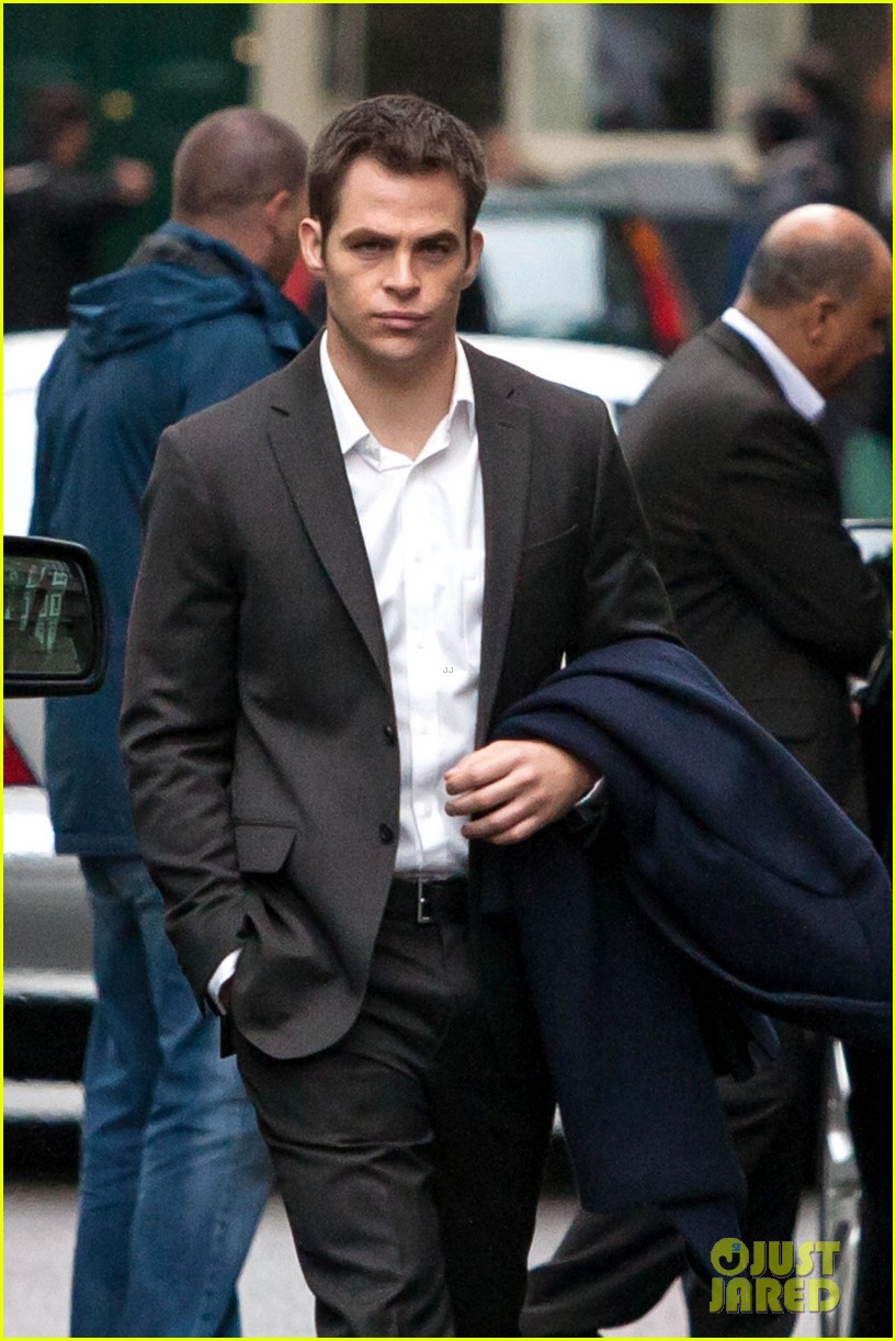Chris Pine: 'Jack Ryan' On Set Pics!: Photo 2742020 | Chris Pine Photos ...